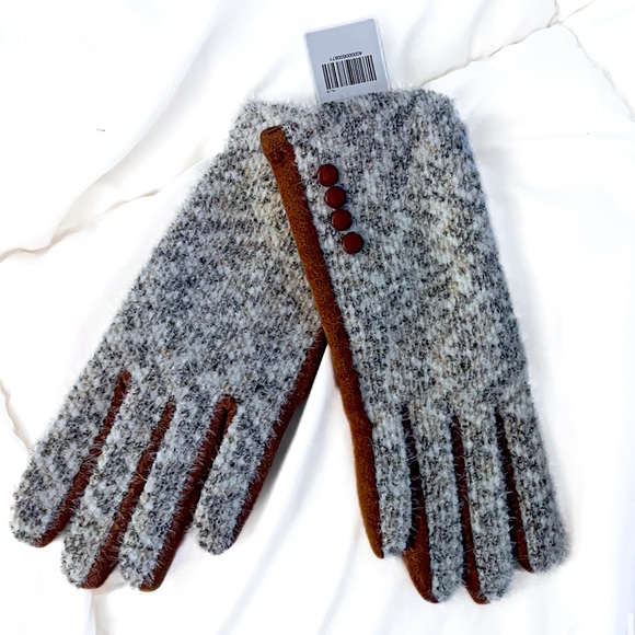 The Paper Store | Accessories | Nwt Chictech Cozy Gloves From The Paper ...